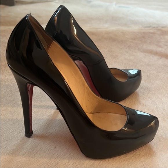 Christian Louboutin | Shoes | Classics Christian Louboutin Red Bottoms ...
